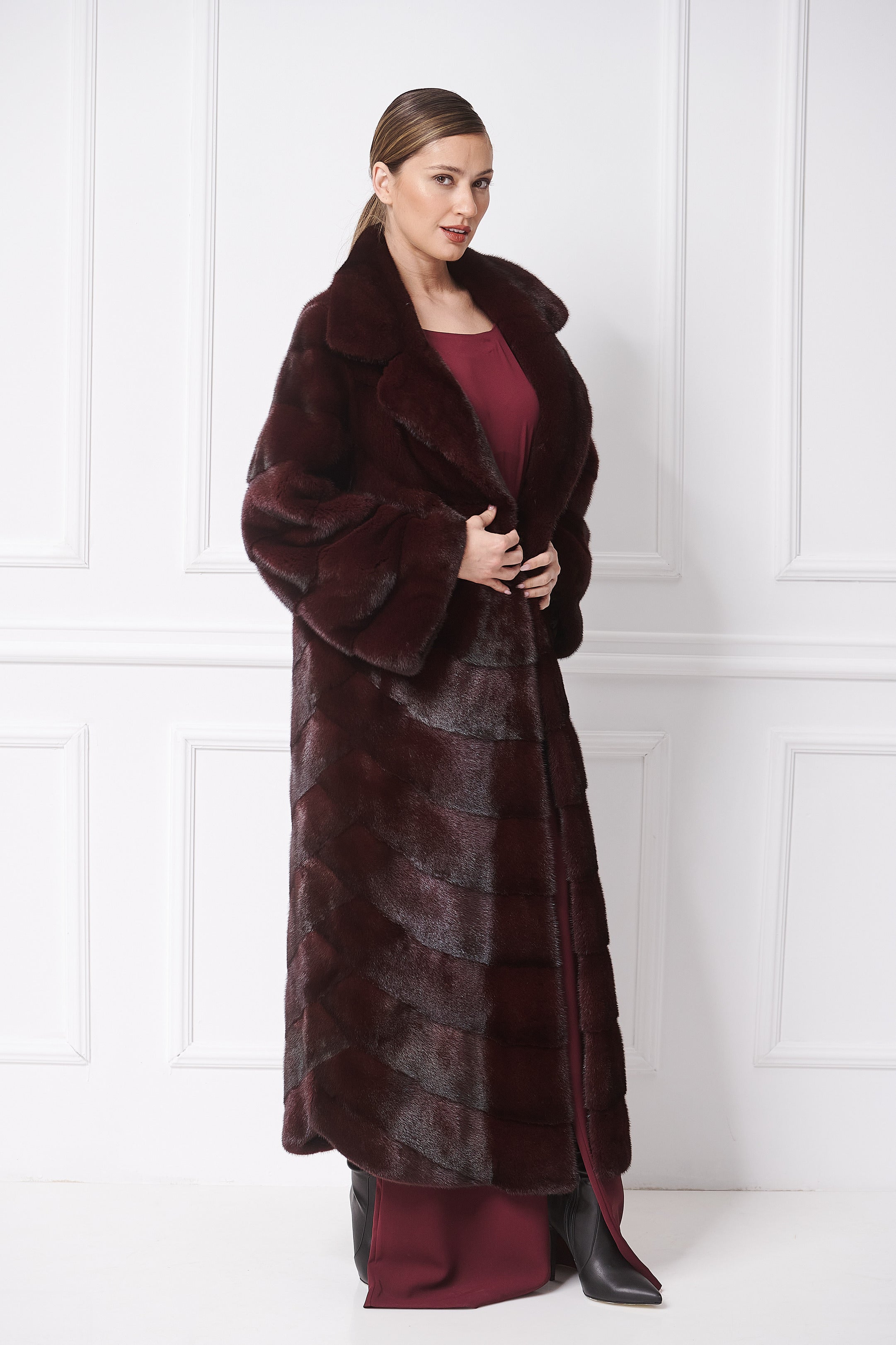 Classy Long Mink Coat with english collar – Manakas Frankfurt